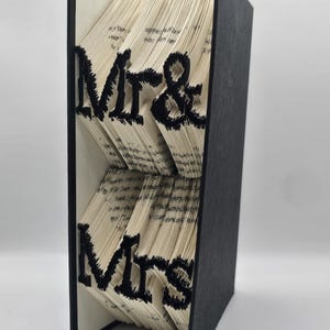 Mr & Mrs Book Art - Personalized Wedding Gift - Unique Wedding Gift - Etsy