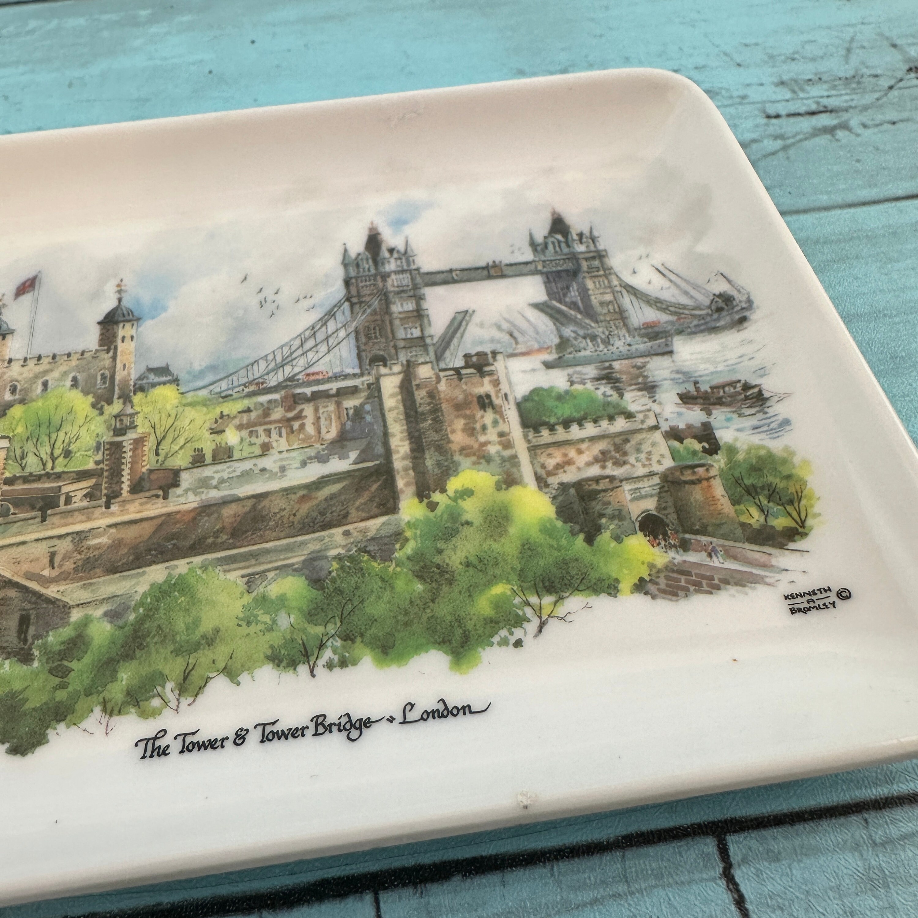 Vintage London Tray: Melamaster Tower Bridge, Kenneth A. Bromley Art ...