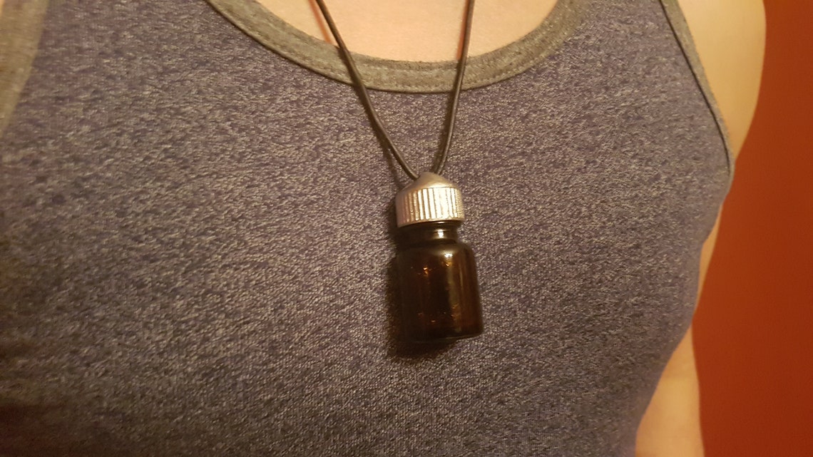 Sleek Top Poppers Necklace - Etsy UK