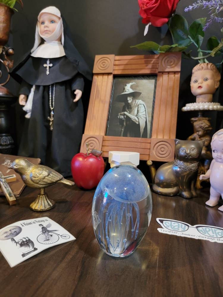 Vintage Dynasty Gallery Heirloom Collection Glass Paperweight Blue ...