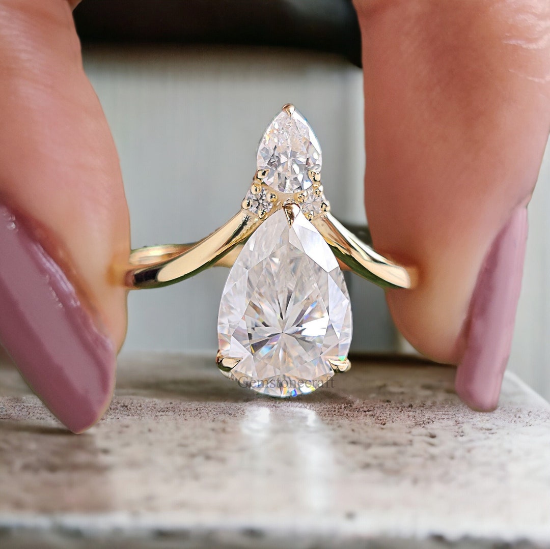 Teardrop Shape Upside Down Ring 1.90 CT Pear Cut Colorless Moissanite ...