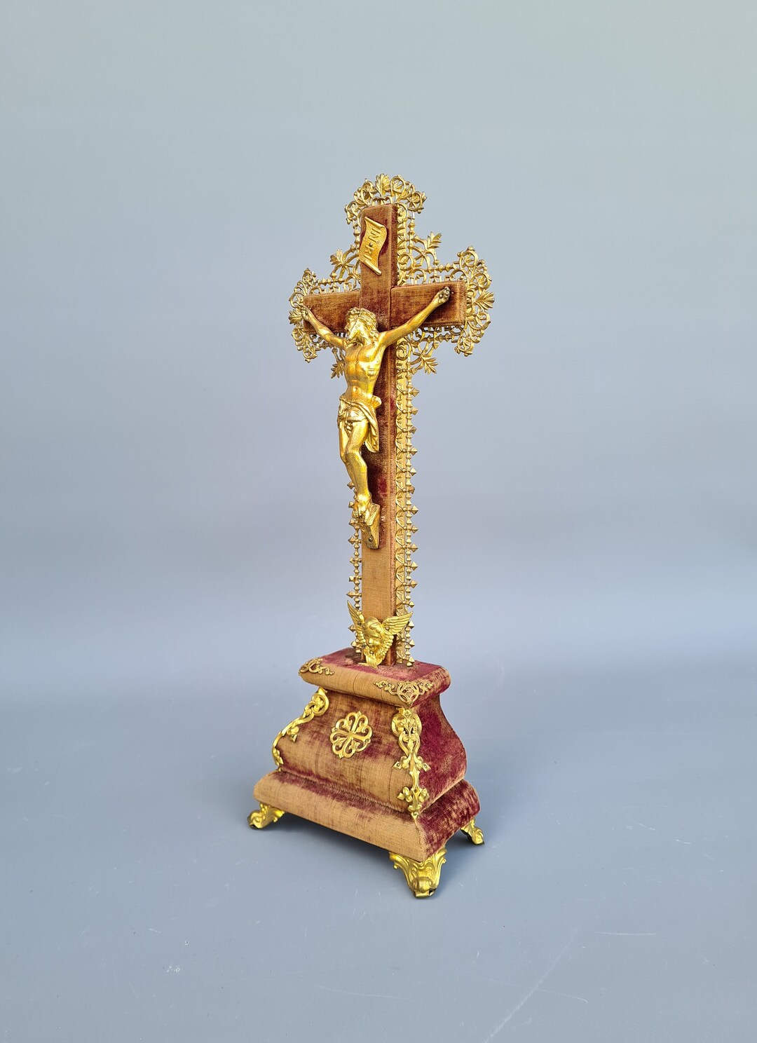 Standing Antique Religious Jesus Christ Cross Altar / Table Altar ...