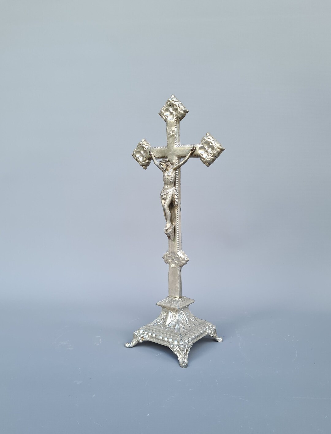 Standing Antique Religious Jesus Christ Cross Altar / Table Altar ...