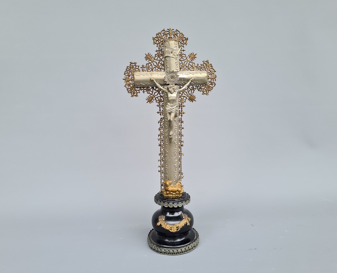 Standing Antique Religious Jesus Christ Cross Altar / Table Altar ...