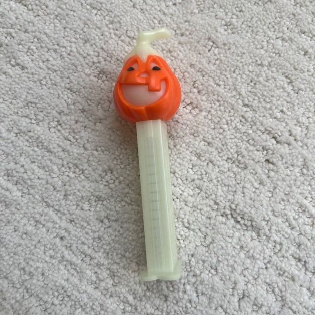 Jack O' Lantern Pumpkin PEZ Dispenser With Feet - Made in Slovenia - Etsy