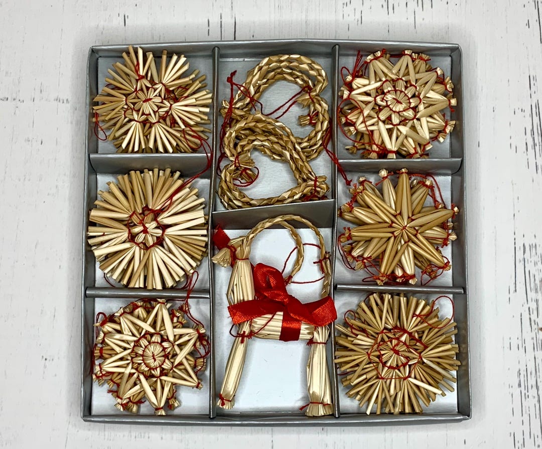 35pc. Vintage Set of Handmade German Scandinavian Eastern European ...