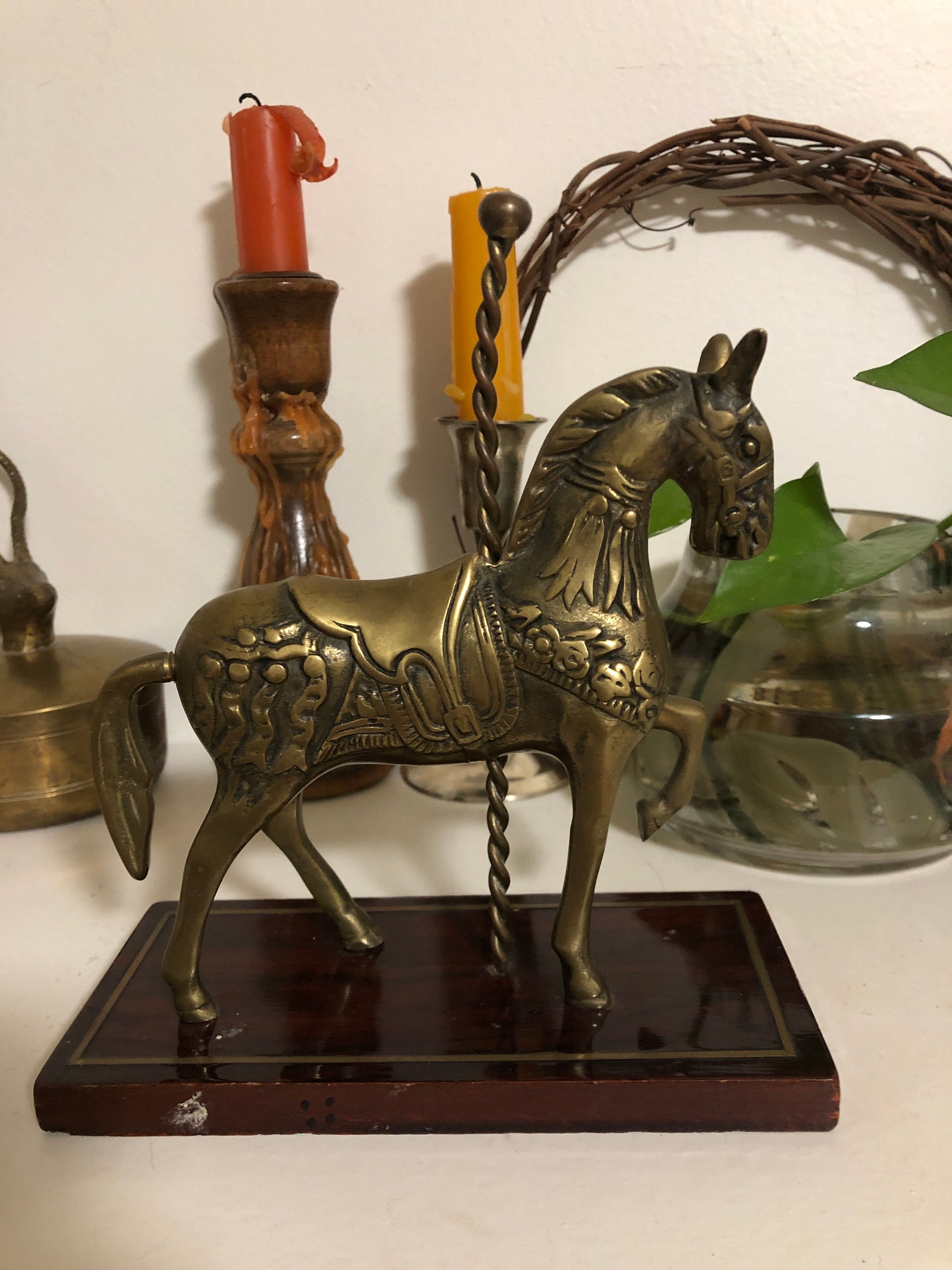 Cheval en laiton de carrousel avec la base en bois | Etsy