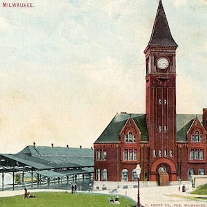 Postcard Early View of C & N. W. Railroad Station in Milwaukee, WI. Z9 ...