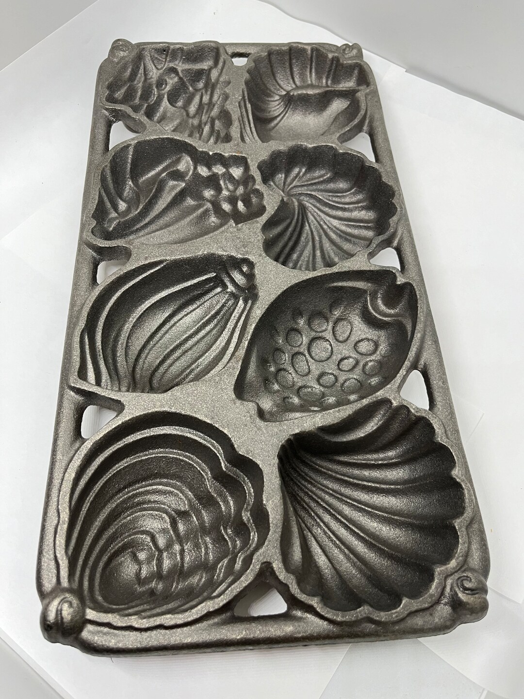 Vintage 1989 John Wright Co Cast Iron Baking Pan, Shell Designs, Cast ...