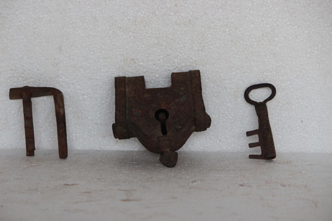 RARE OLD VINTAGE Rustic Iron Lock-key Antique Design Home Decor ...
