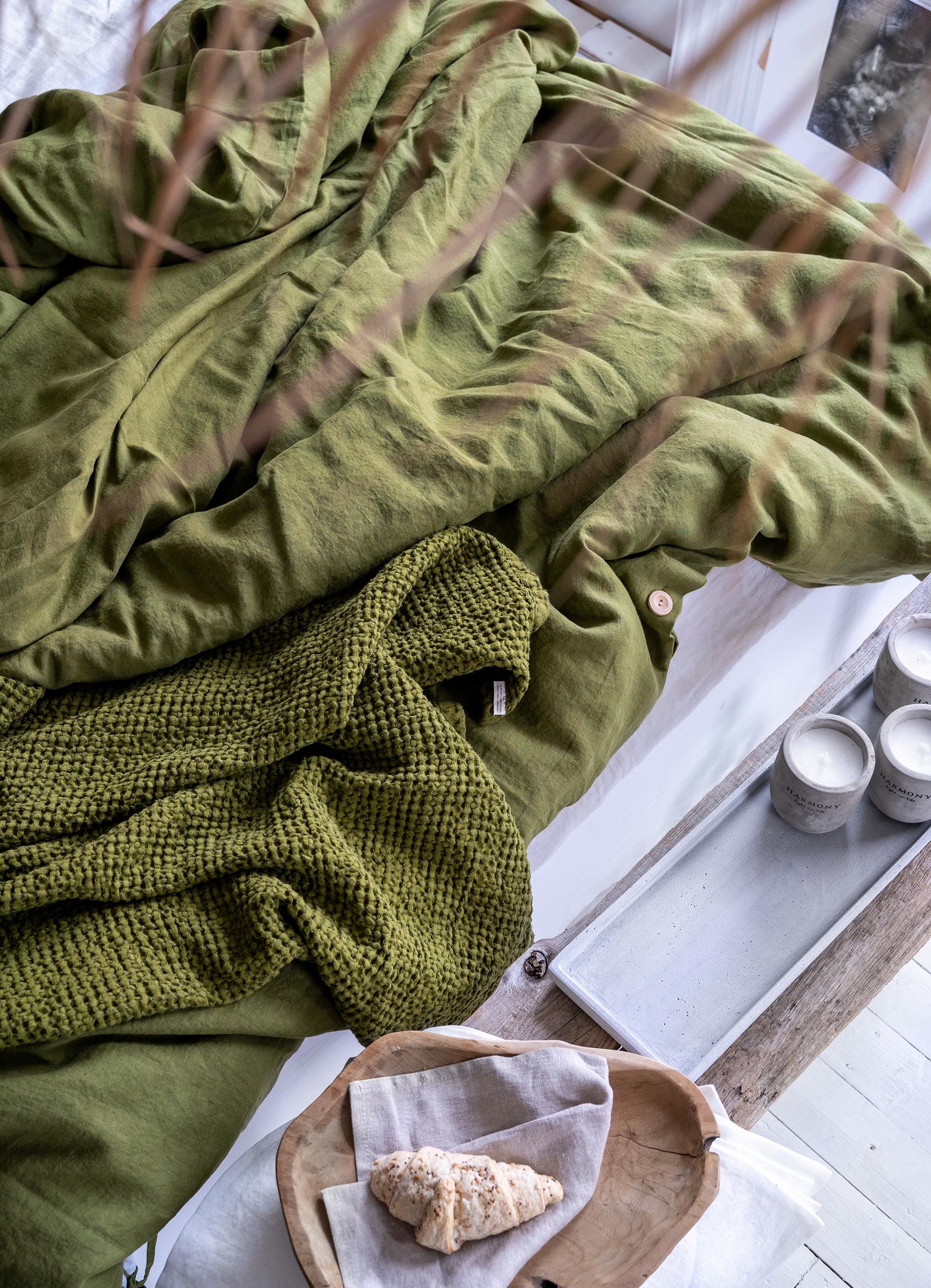 Linen Sheet Set in Moss Green - Fitted Sheet, Flat Sheet & 2 ...