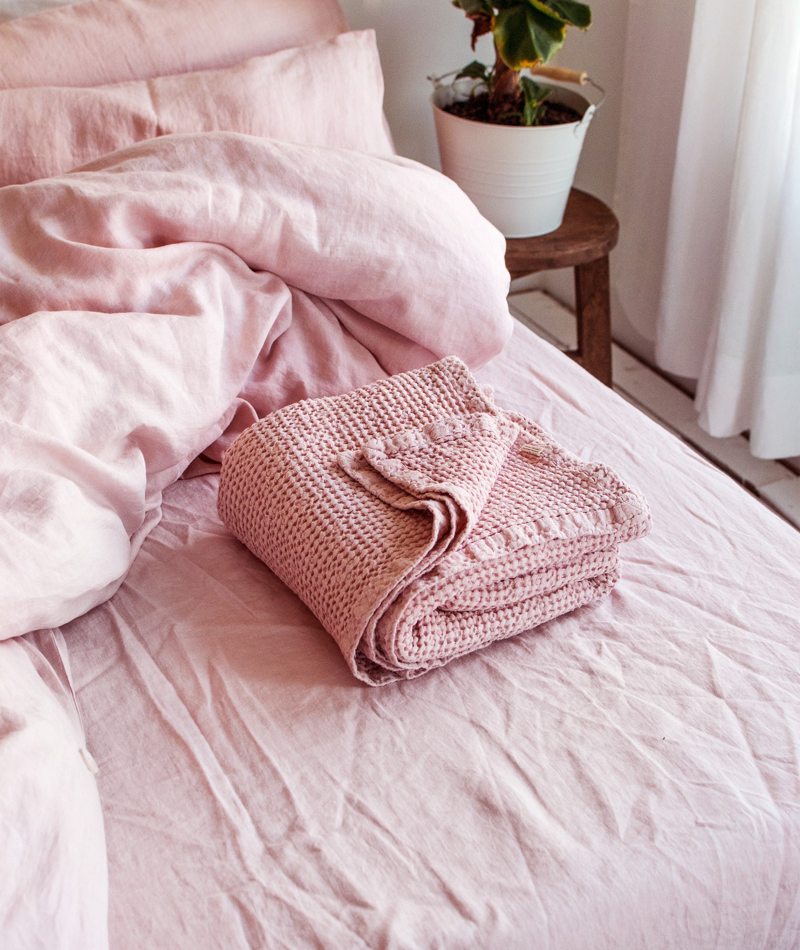 DUSTY ROSE WAFFLE Blanket. Stonewashed Linen Waffle Throw in Dusty Pink ...
