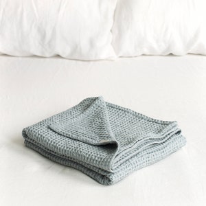 DUSTY BLUE COVERLET in Waffle Pattern. Stonewashed Linen Dusty Blue Bed ...