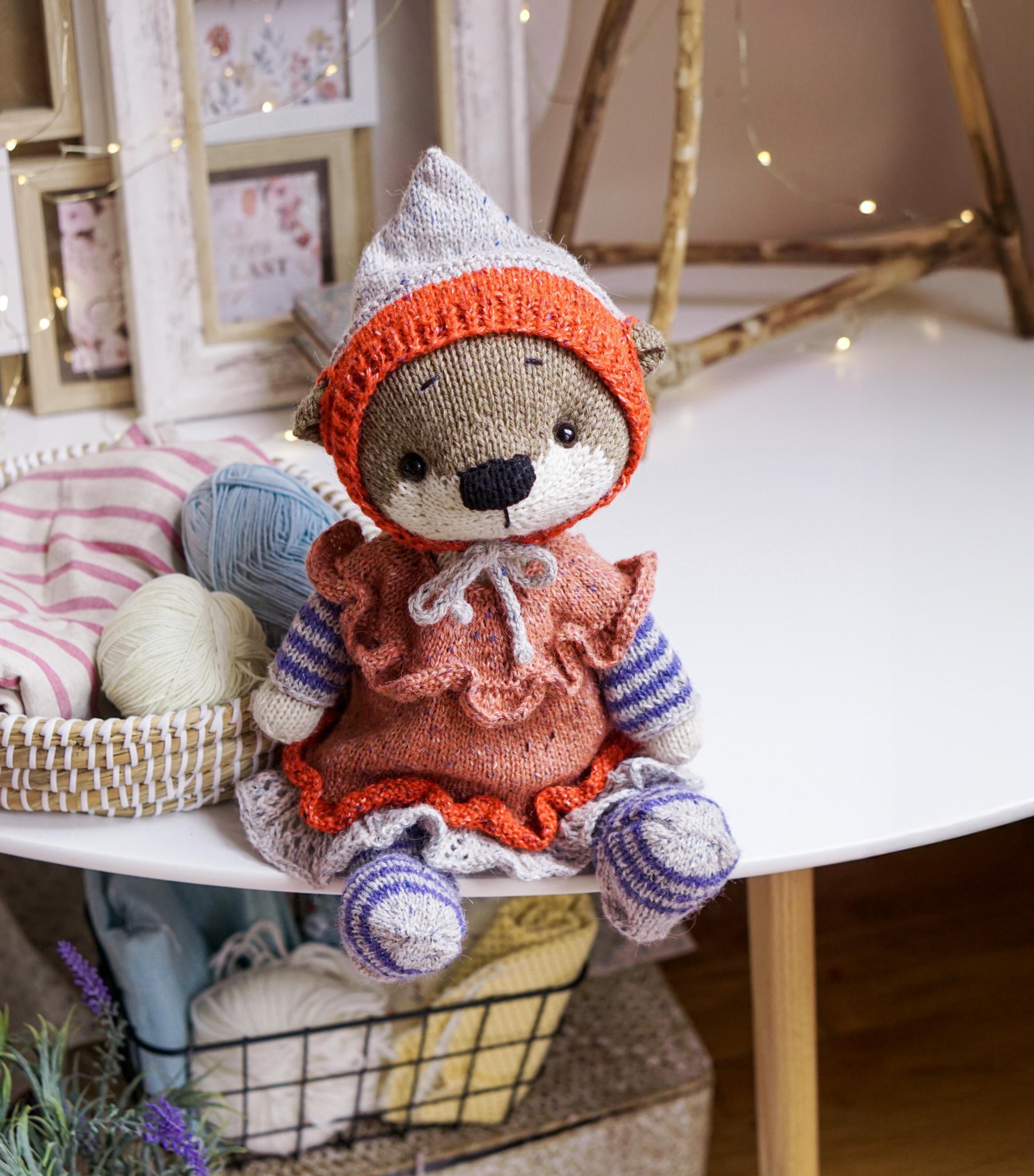Olivia Ripplewood - Otter Knitting Toy Pattern - Toy Knitting Patterns ...