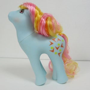 HQG1C Artistry Pony Rhyme Light Blue Geometric Shapes Classic Memphis ...