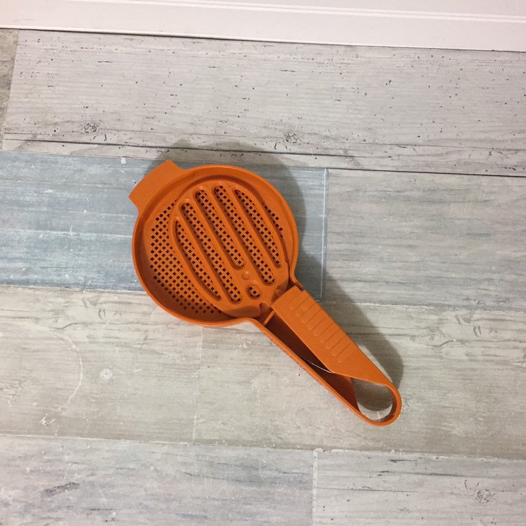 Vintage Tupperware Sift-it, Hand Held Flour Sifter #1689 Orange - Etsy
