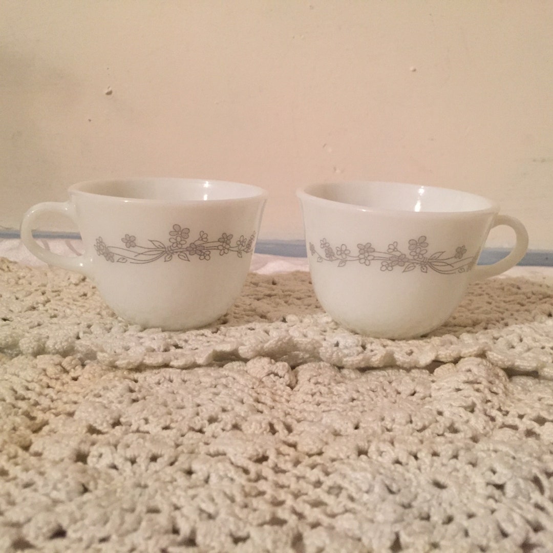 Pyrex Ribbon Bouquet Coffee Mugs, Cups Set of 2 Gray and White Flowers ...