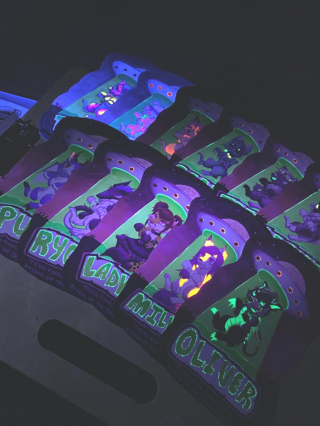 UFO YCH Badge UV Reactive - Etsy