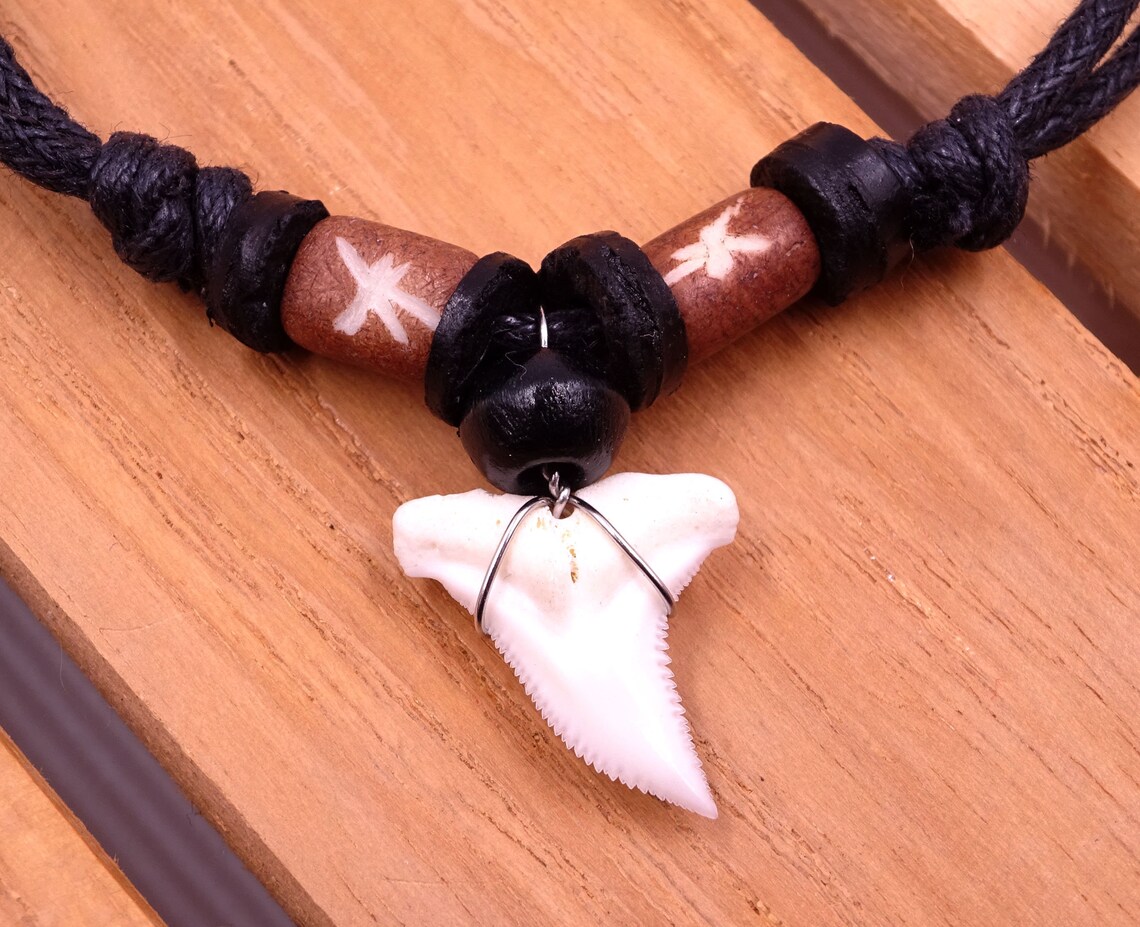 Collier Dent de Requin Véritable Bijoux Ethnique Pendentif Cordon Noir ...