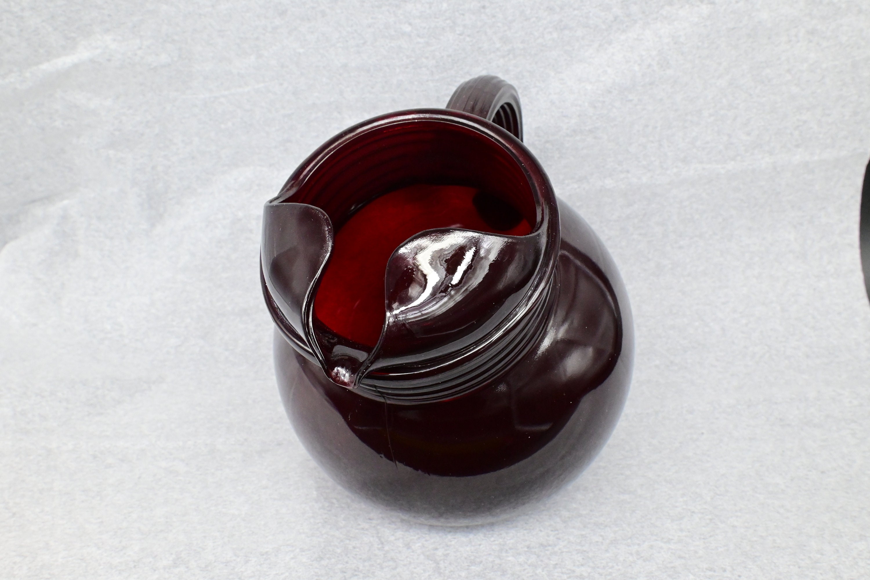 Anchor Hocking Tilted Ruby Red Pitcher With Ice Lip and Ribbed Handle ...