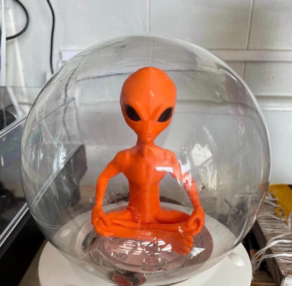 Sitting Alien 3D Printed Bookend, Decoration, Choice of Color - Etsy