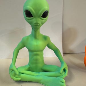 Sitting Alien 3D Printed Bookend, Decoration, Choice of Color - Etsy