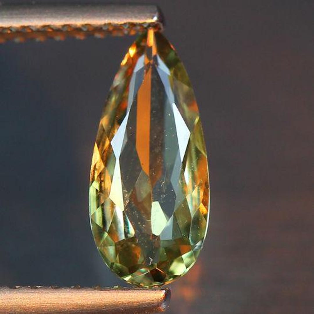 1.02 Cts - World Top Rarest Gemmy - 100 % Natural Color Change Diaspore ...