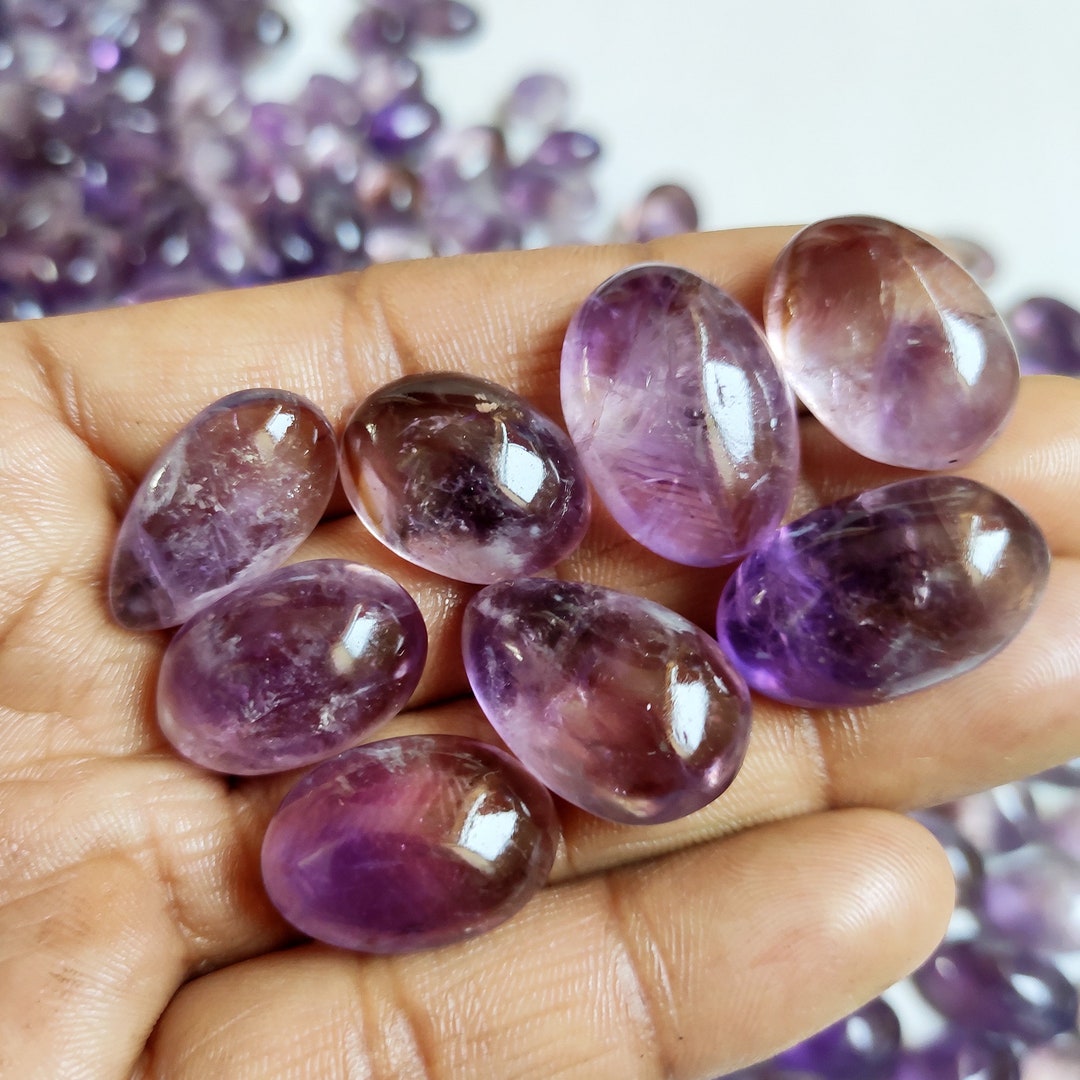 Natürlicher lila Amethyst Großhandels Cabochon Lot 500 Karat Edelstein Top Qualität AA Amethyst ...