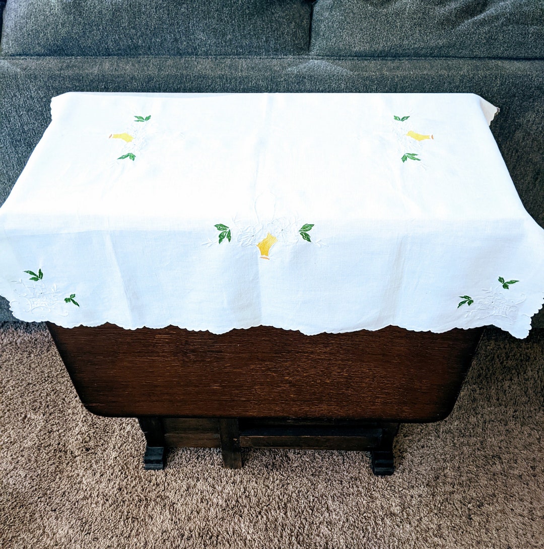 Vintage White Appliqued Embroidered Bridge/ Card Table Tablecloth & 4 ...