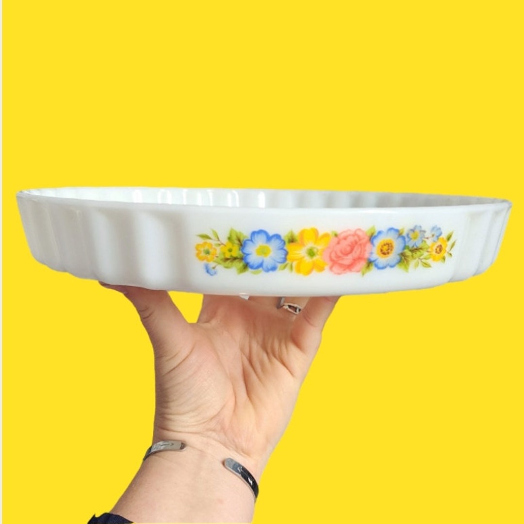 Large 1980s Vintage Pyrex Quiche or Flan Dish Featuring a Colourful ...