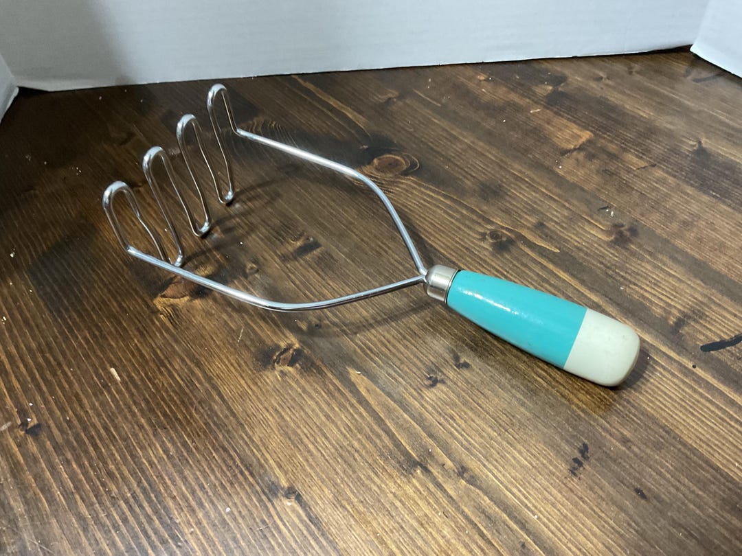 Vintage Zig Zag Wire Potato Masher With Two Tone Wood Handle Turquoise ...