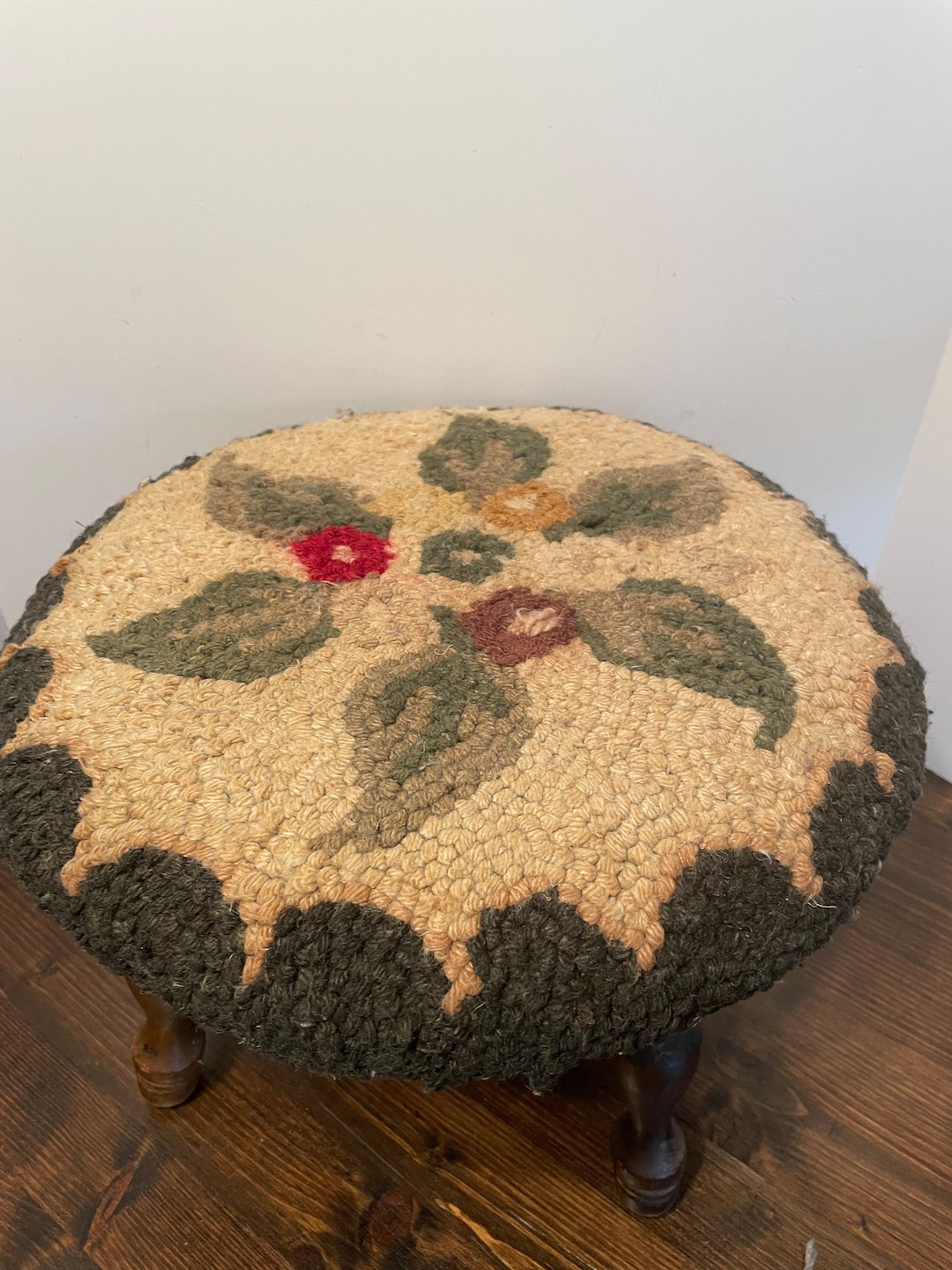 Vintage Hooked Rug Footstool Farmhouse Decor - Etsy