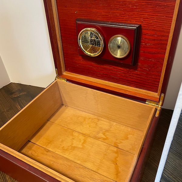 Vintage Humidor - Etsy