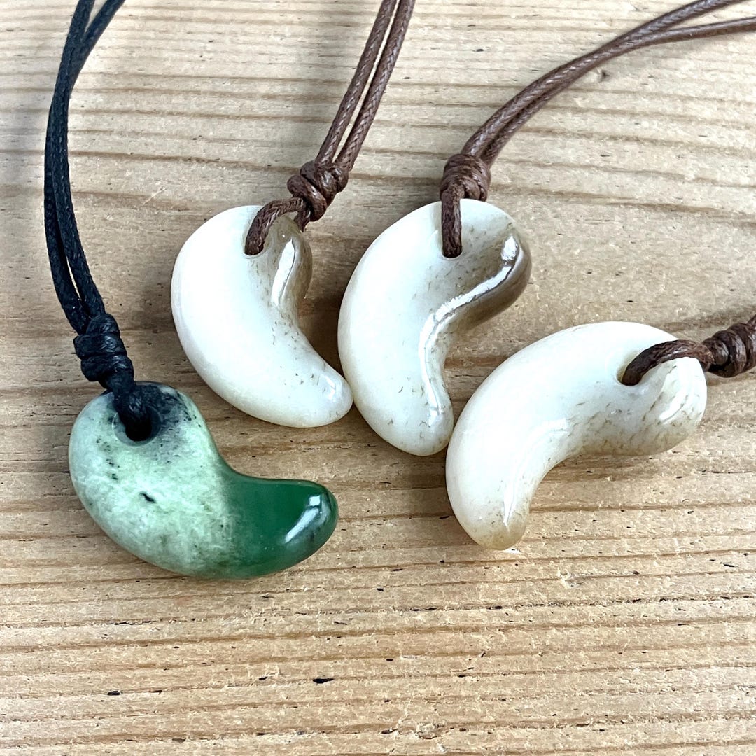 Japanese Magatama Korean Gogok Pendant in Siberian Nephrite Jade With ...