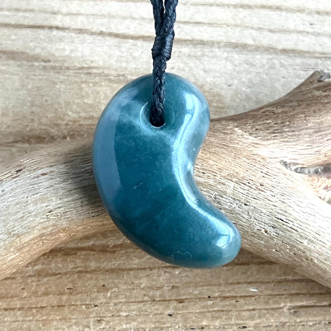Small Japanese Magatama Korean Gogok Pendant in Guatemalan Medium Blue ...