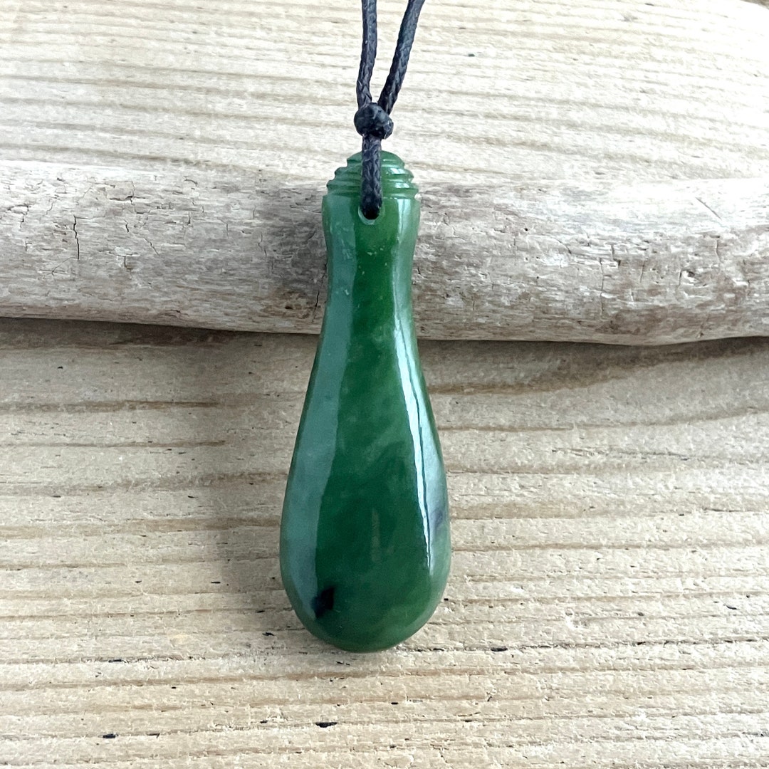 Small Mere Patu War Club Pendant Necklace in Canadian Nephrite Jade 56 ...
