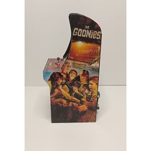 GOONIES 1/12 Scale Mini Arcade Cabinet With Light, Miniature Dollhouse ...