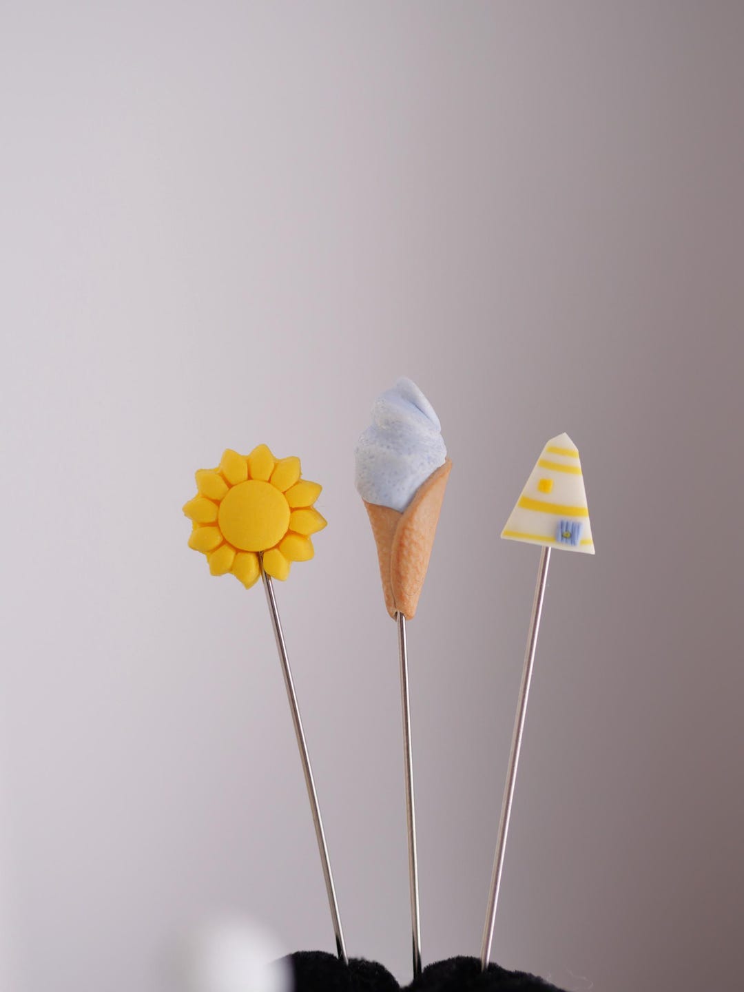 Set of Pins "summer", Needles, Thread Tail Tucker, Counting Pins ...