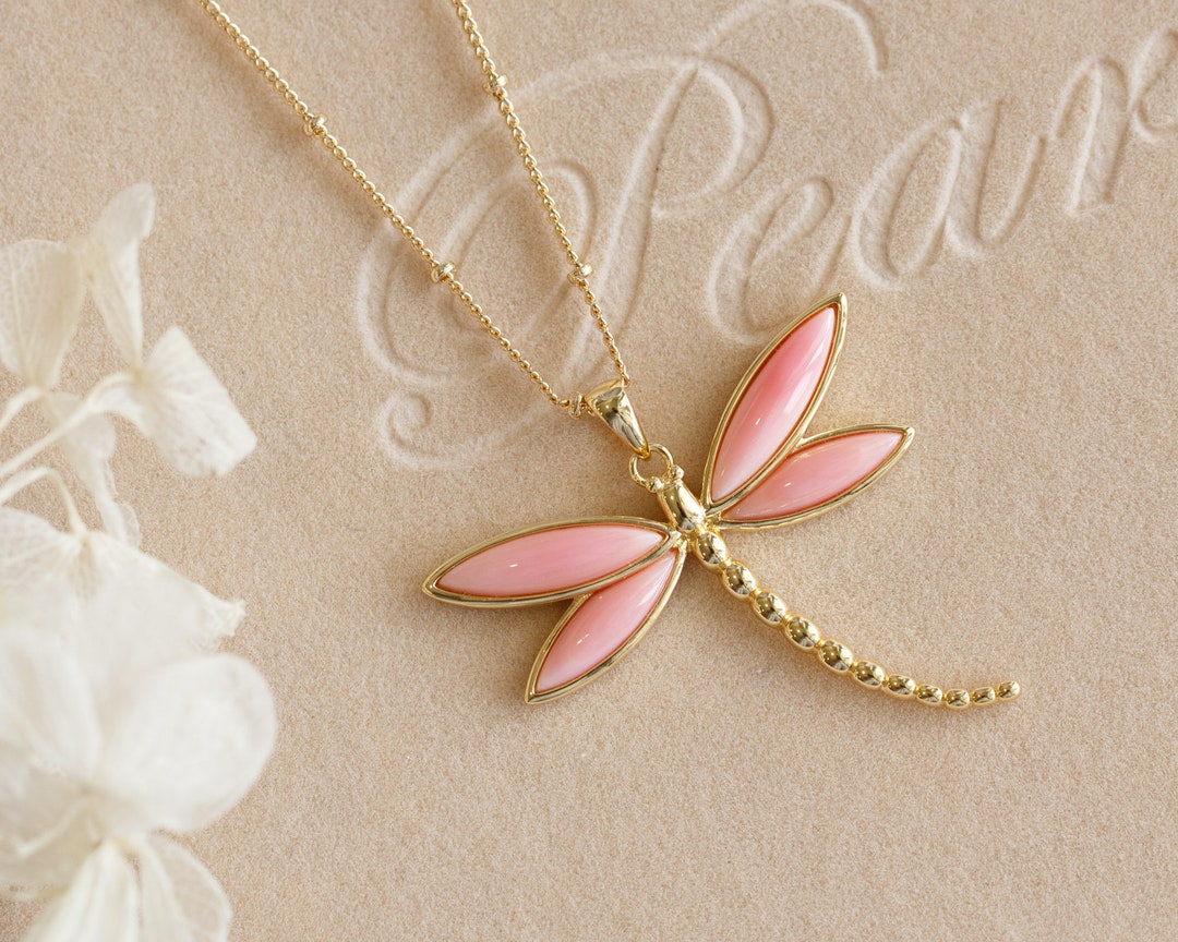 Queen Conch Shell Dragonfly Pendant Necklace - Etsy
