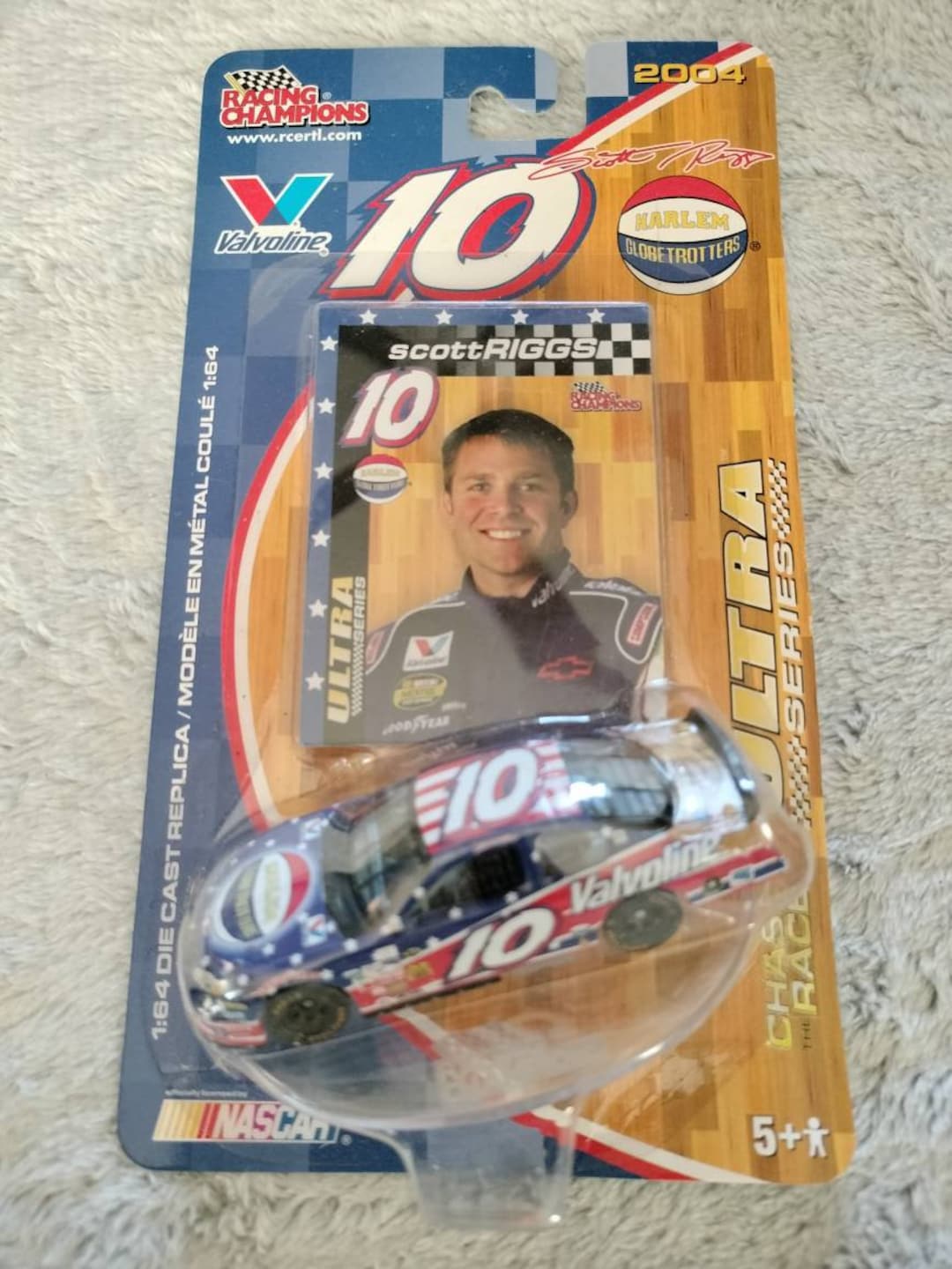 NASCAR Scott Riggs 10 Harlem Globetrotters Racing Champions 1:64 Scale ...