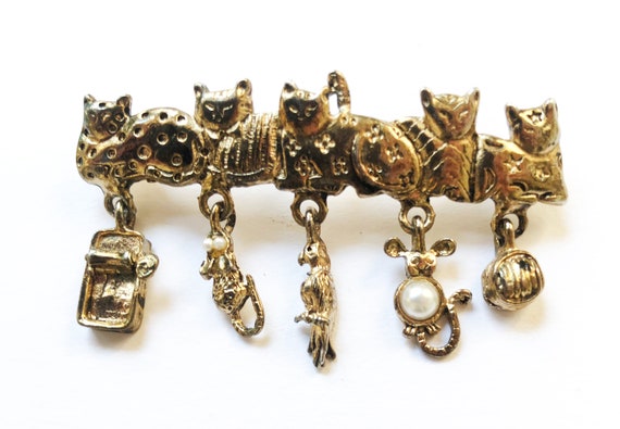 kitten litter pin bronze colored with cat toys and fo… - Gem