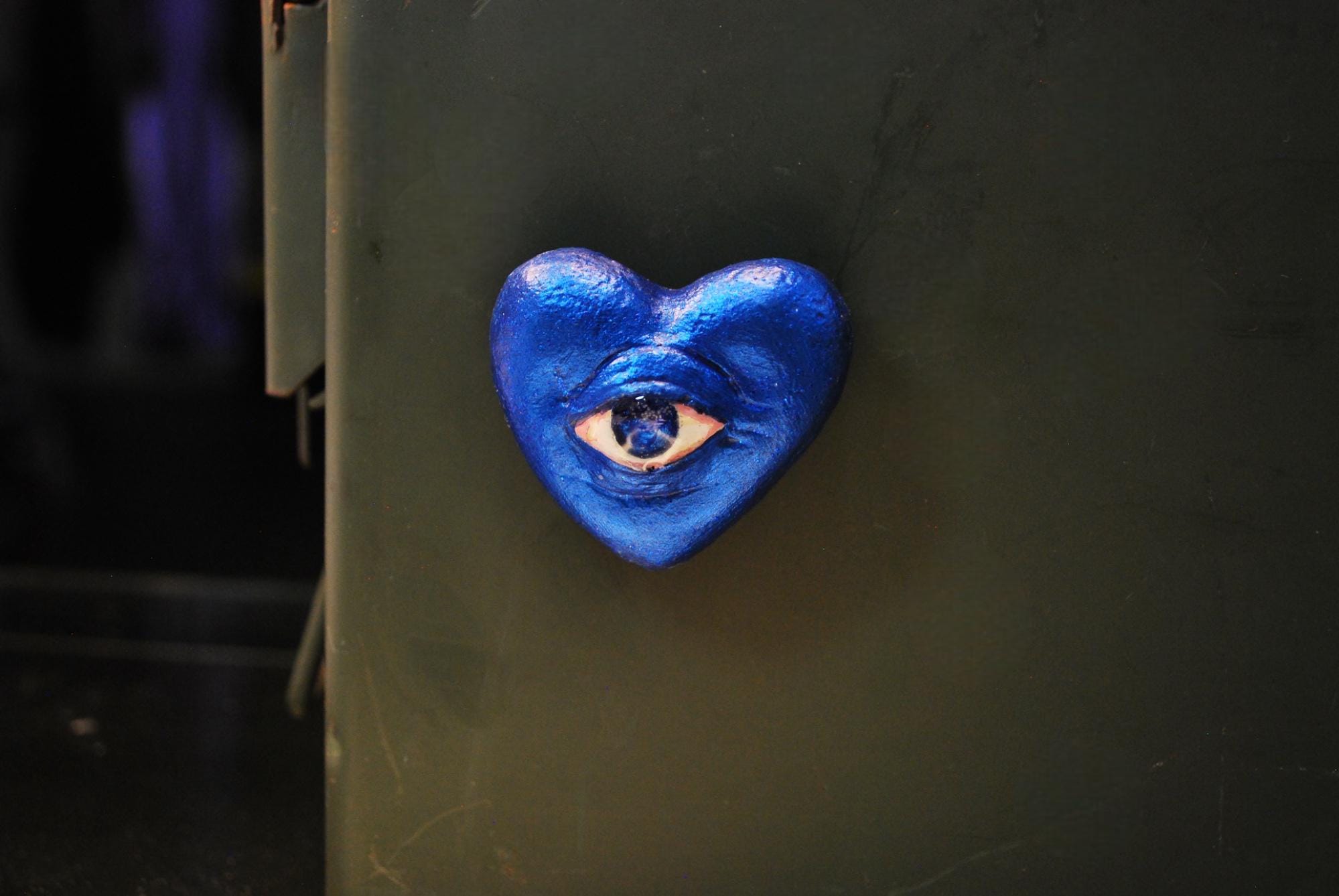 Heart Eye Magnet | Custom Color Options | Dark Blue Chrome Design - Etsy
