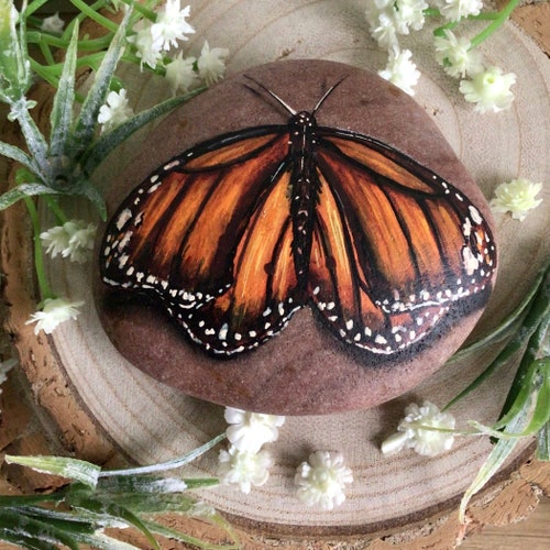 Realistic Monarch Butterfly Rock Pebble. Hand Painted Stone by - Etsy