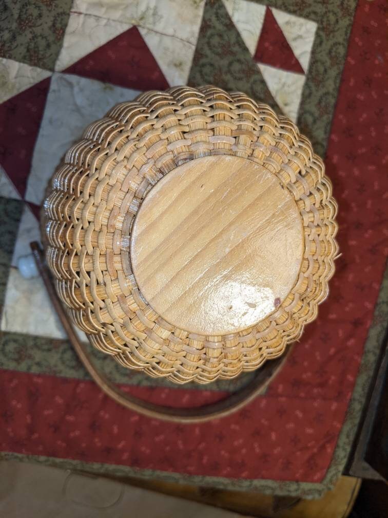 Vintage BOHO Style Wicker Basket With Handle. | Etsy