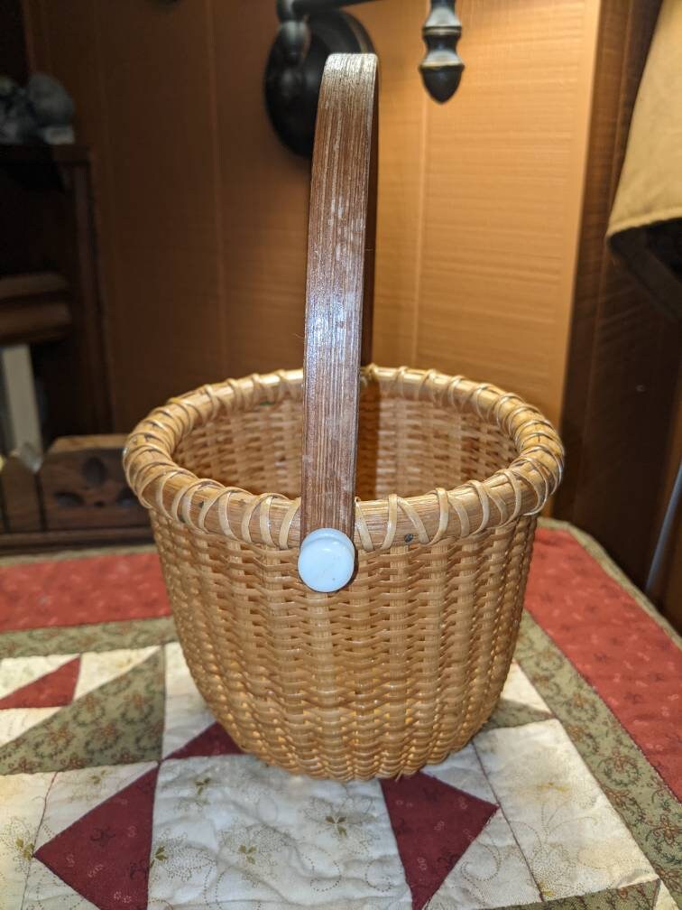 Vintage BOHO Style Wicker Basket With Handle. | Etsy