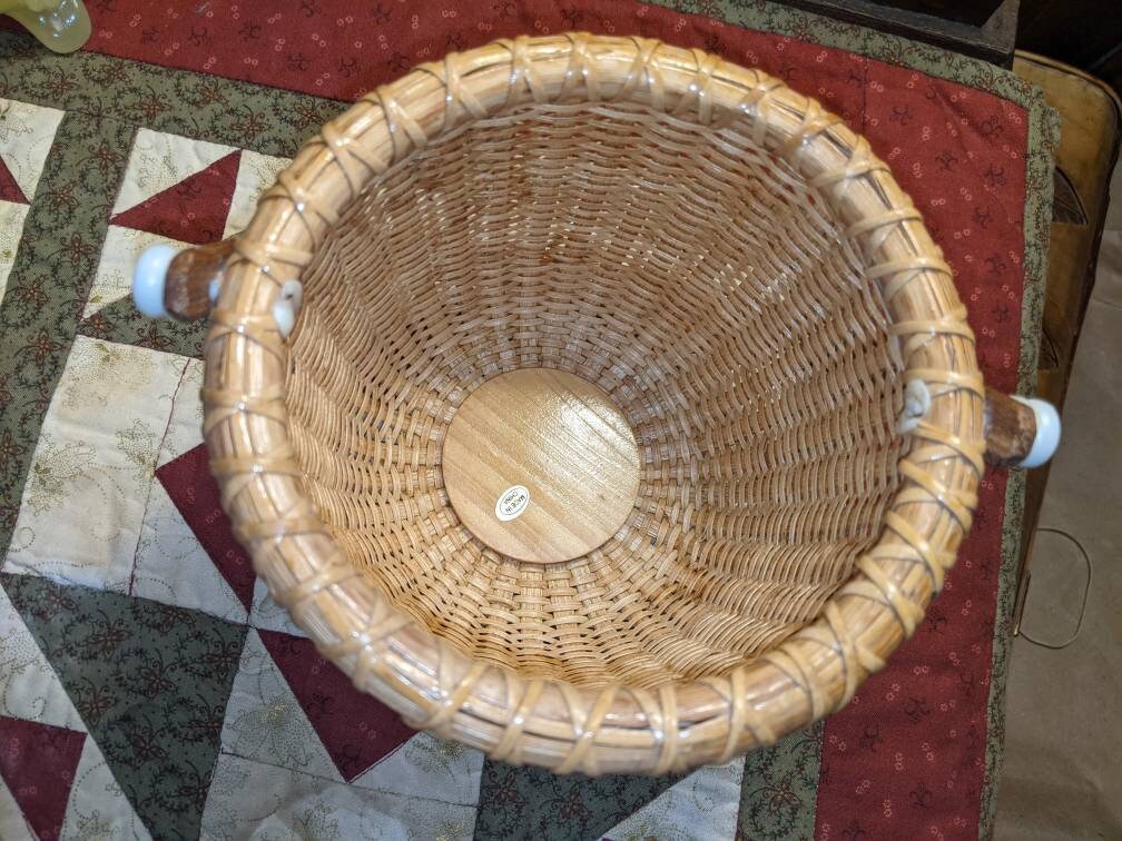 Vintage BOHO Style Wicker Basket With Handle. | Etsy