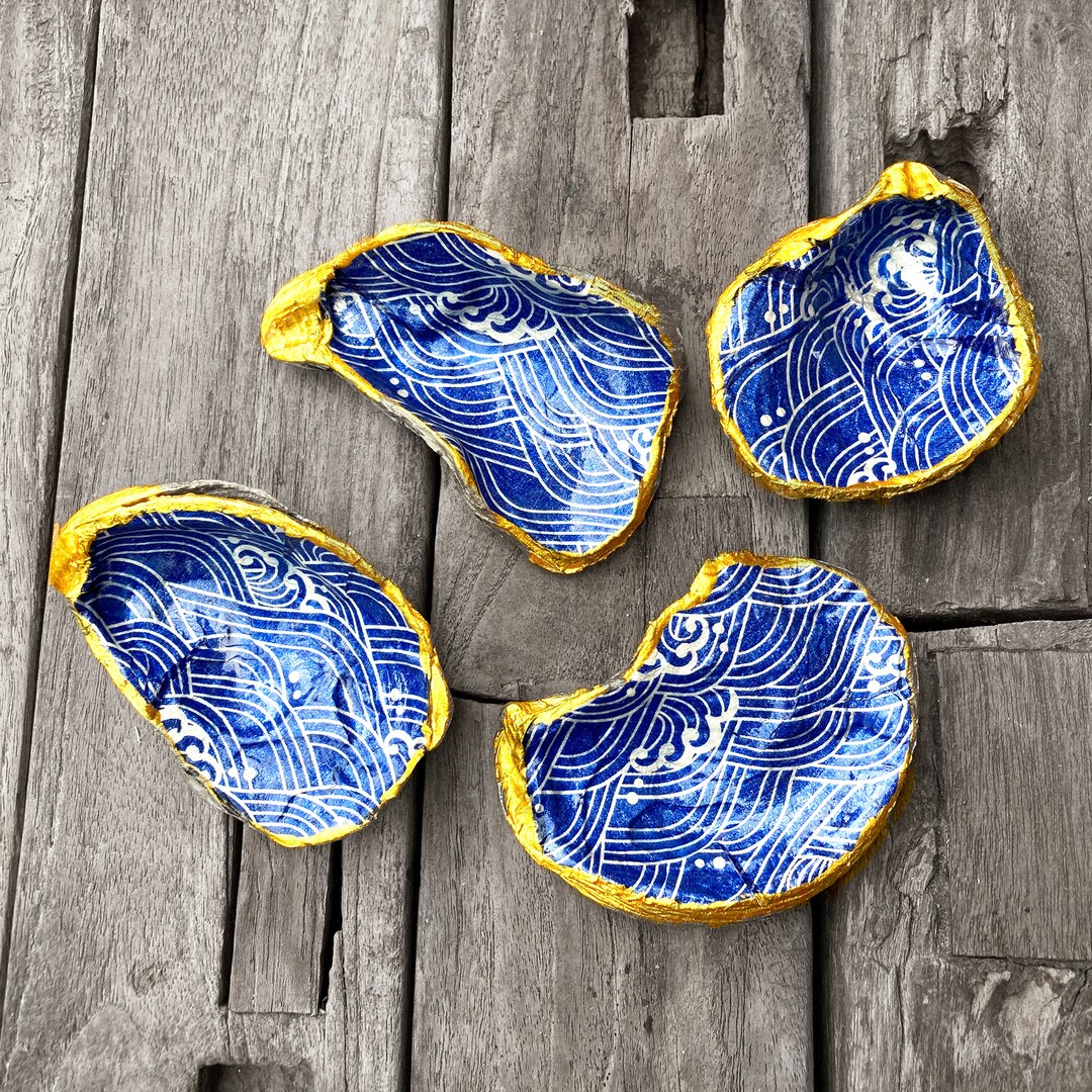 Oyster Shells With Gold Rim and Wave Pattern, Mother-of-pearl Shimmer ...