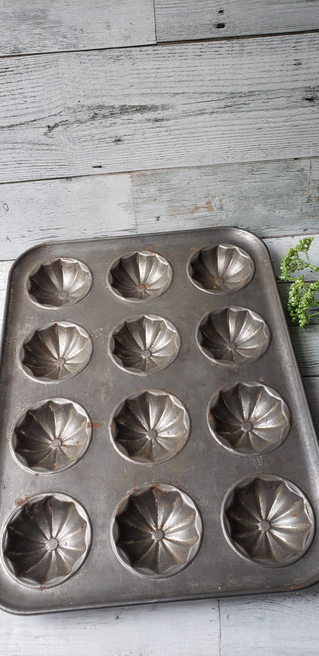 Vintage Shell Cake / Yorkshire Pudding Pan for Display Only - Etsy UK