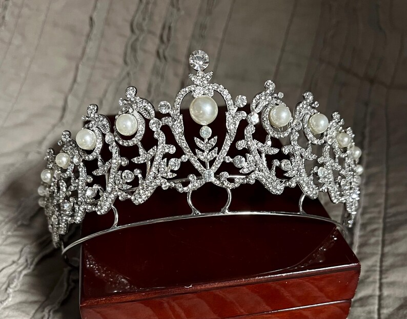 Royal Aristocratic Pearl Tiara Replica - Etsy