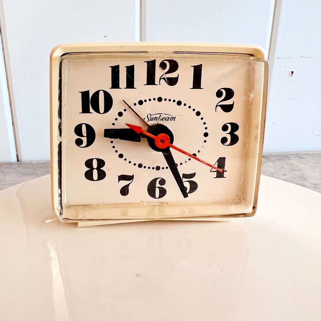 Vintage SUNBEAM Ivory Case MOD Alarm Clock 1970s / Cool Retro Graphics ...
